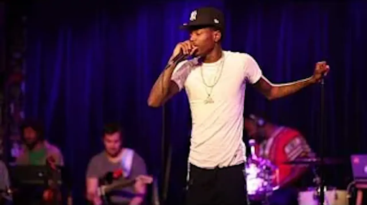 DC YOUNG FLY PERFORMS 'DEY KNOW' & 'BODY RIGHT' LIVE - Channel Eighty Five