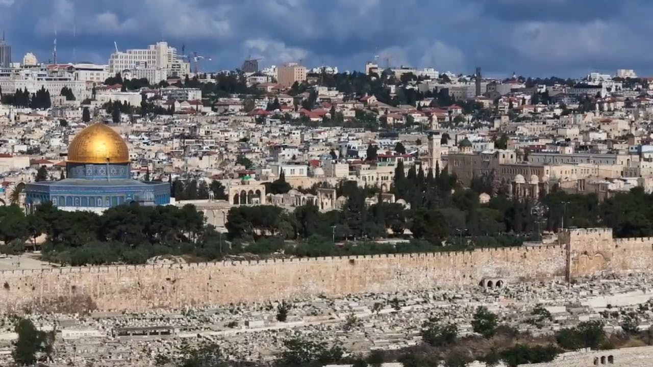 Ray Comfort Street Preaching: The Last Days Are Here - Answers.tv