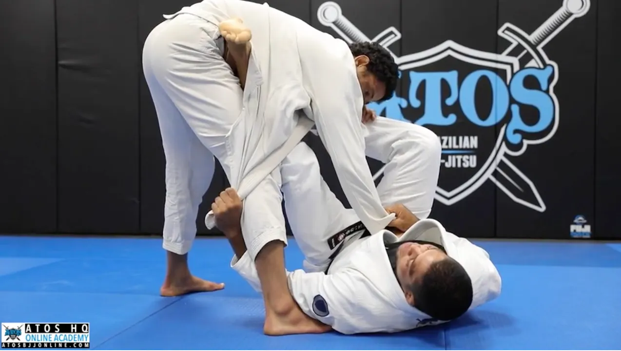 Squid Guard from DLR to Sweep or Triangle - Andre Galvao - Atos BJJ ...