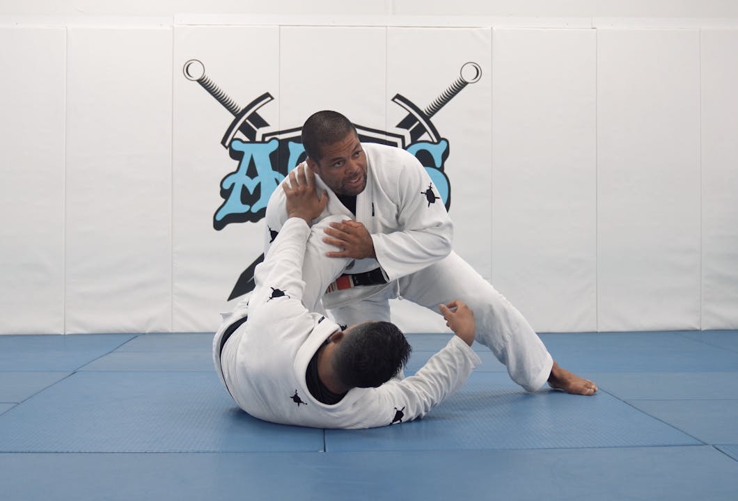 How to Avoid Your Opponent Passing Your Guard "COLLAR GRIP" | Part 2 ...