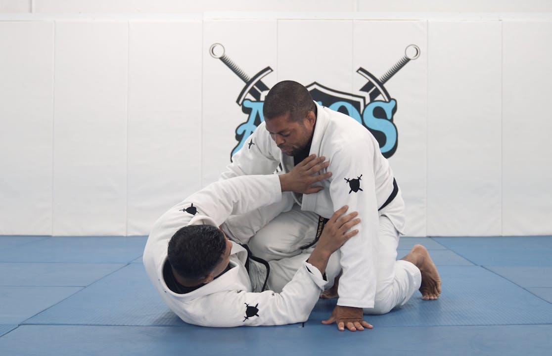 How to Avoid Your Opponent Passing Your Guard "COLLAR GRIP" | Part 1 ...