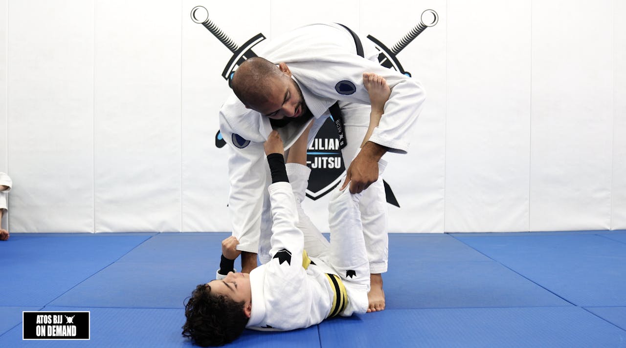 Passing the Collar & Sleeve Guard - Kid's Class - Nisar Loynab - Atos ...