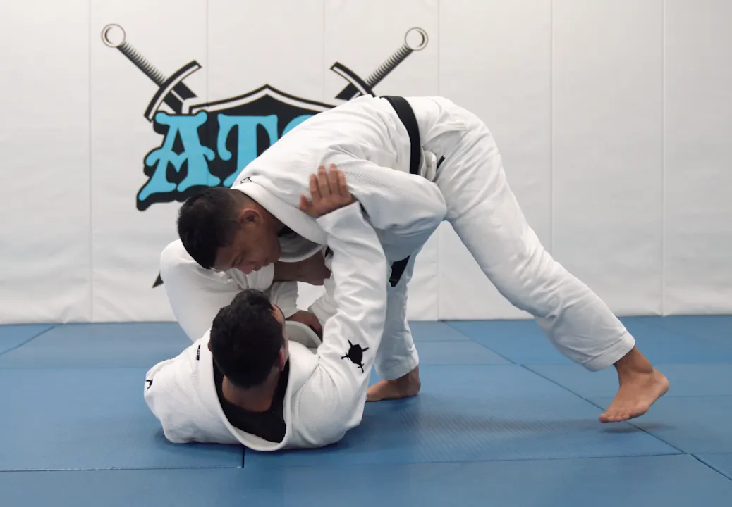 Passing Spider Lasso With Knee Cut | Part 1 - Rolando Samson - Atos BJJ ...