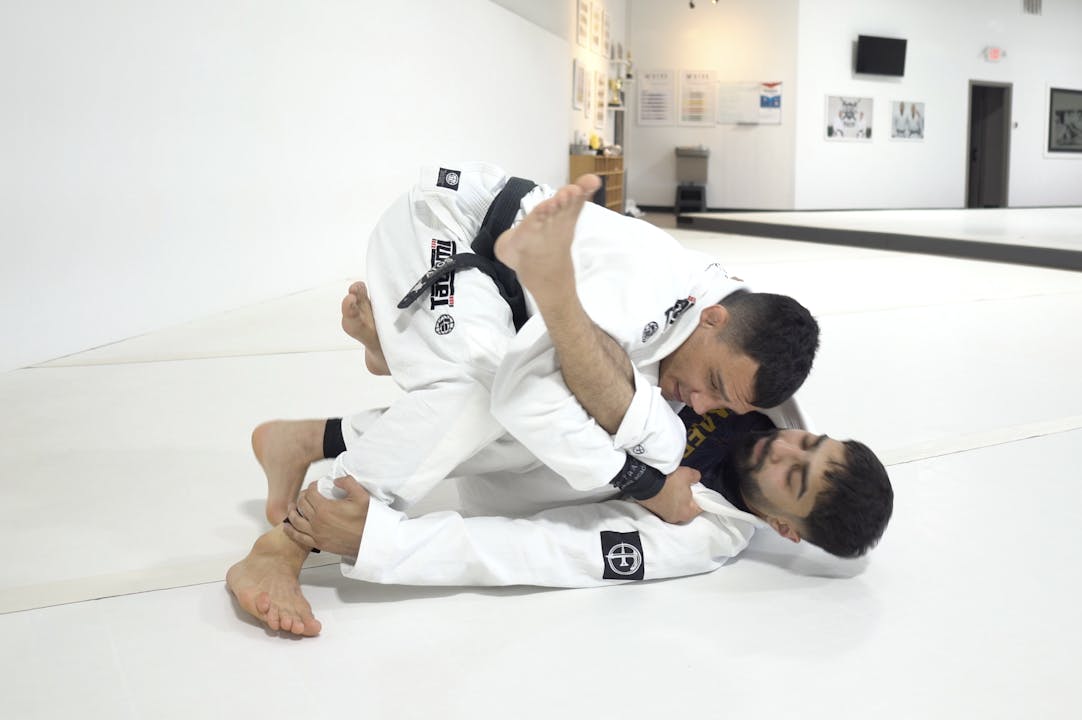 Let Weave Pass Using Underhook - Bruno Frazatto - Atos BJJ OnDemand