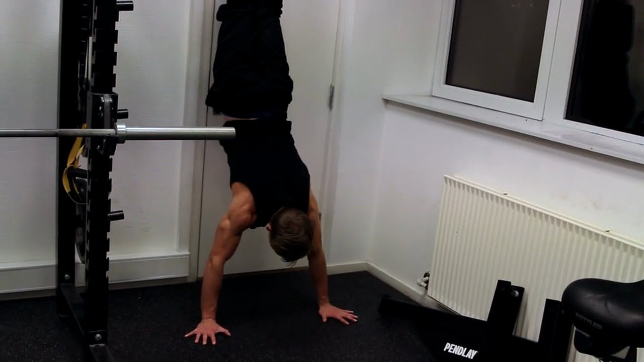 Handstand wall walk - Calisthenics Unity