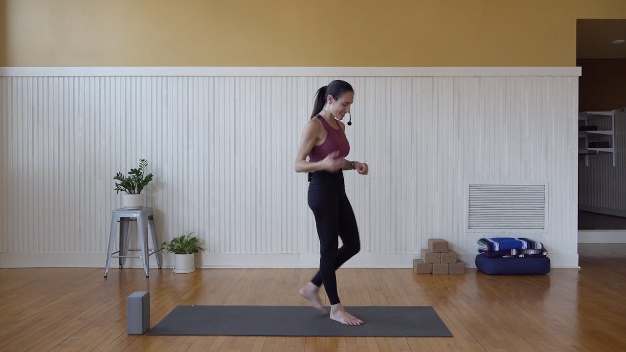 Strength And Conditioning Yoga Block Burn • Susan Lopiccolo • 25 Min