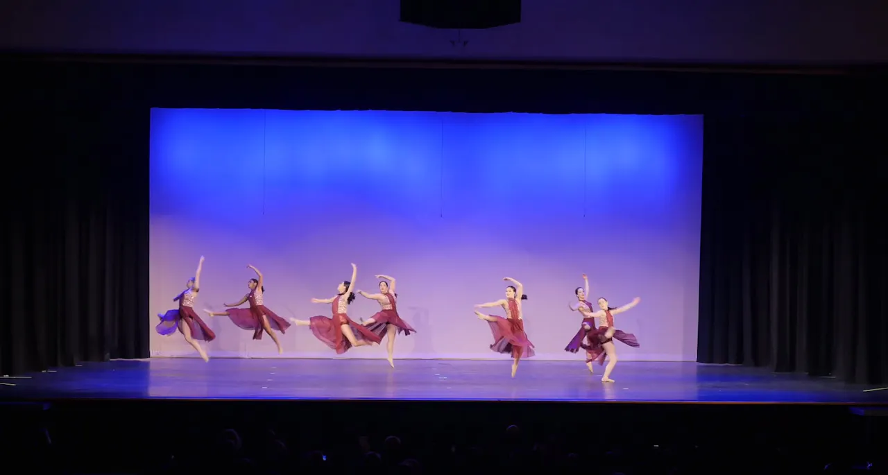 16 Gravity - Dance Studio M