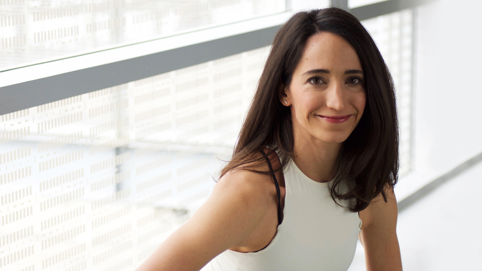 Alexa Leon - Essentrics TV