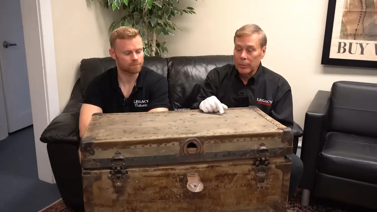 Unboxing WW1 Soldier's Trunk! - History of Weapons & War