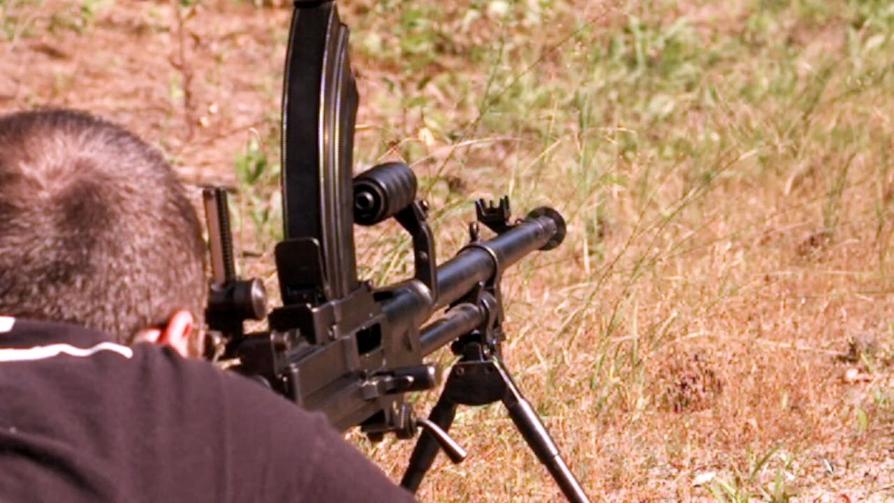 Shooting the Ishapore MkIII Vickers-Berthier LMG - History of Weapons & War