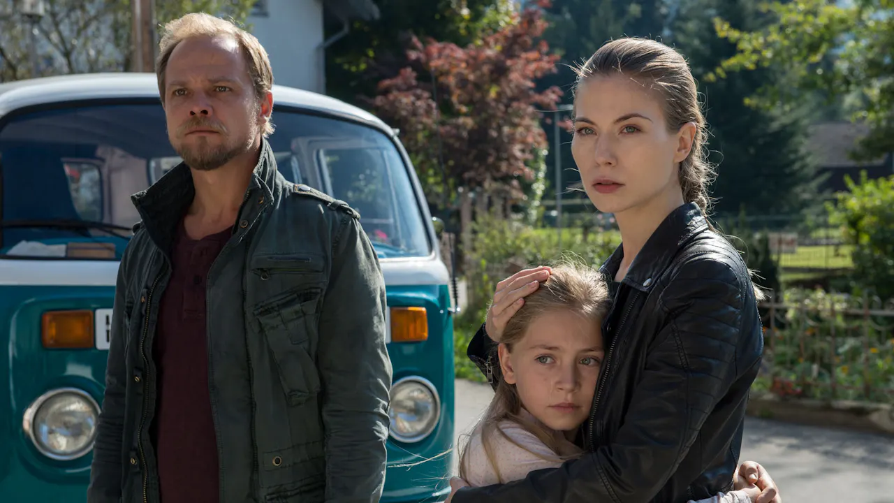 Murder by the Lake: Still Waters - Season 1 - MHz Choice