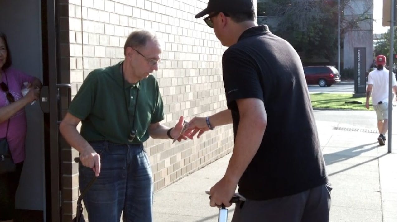 Giving Tracts With Tact - S8:E27 - The Way of the Master - Season 8 - AGTV