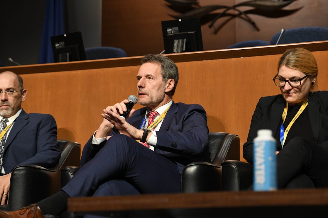 UAS Advisory Group: Aircraft Registry Network & UAS Impact. Unifly ...