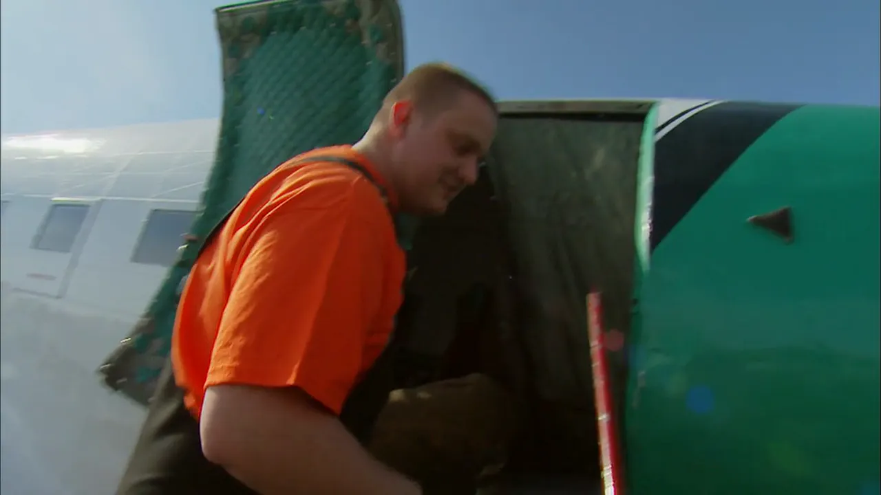 Ice Pilots Season 1, Episode 12 “Change of Seasons” - Ice Pilots NWT