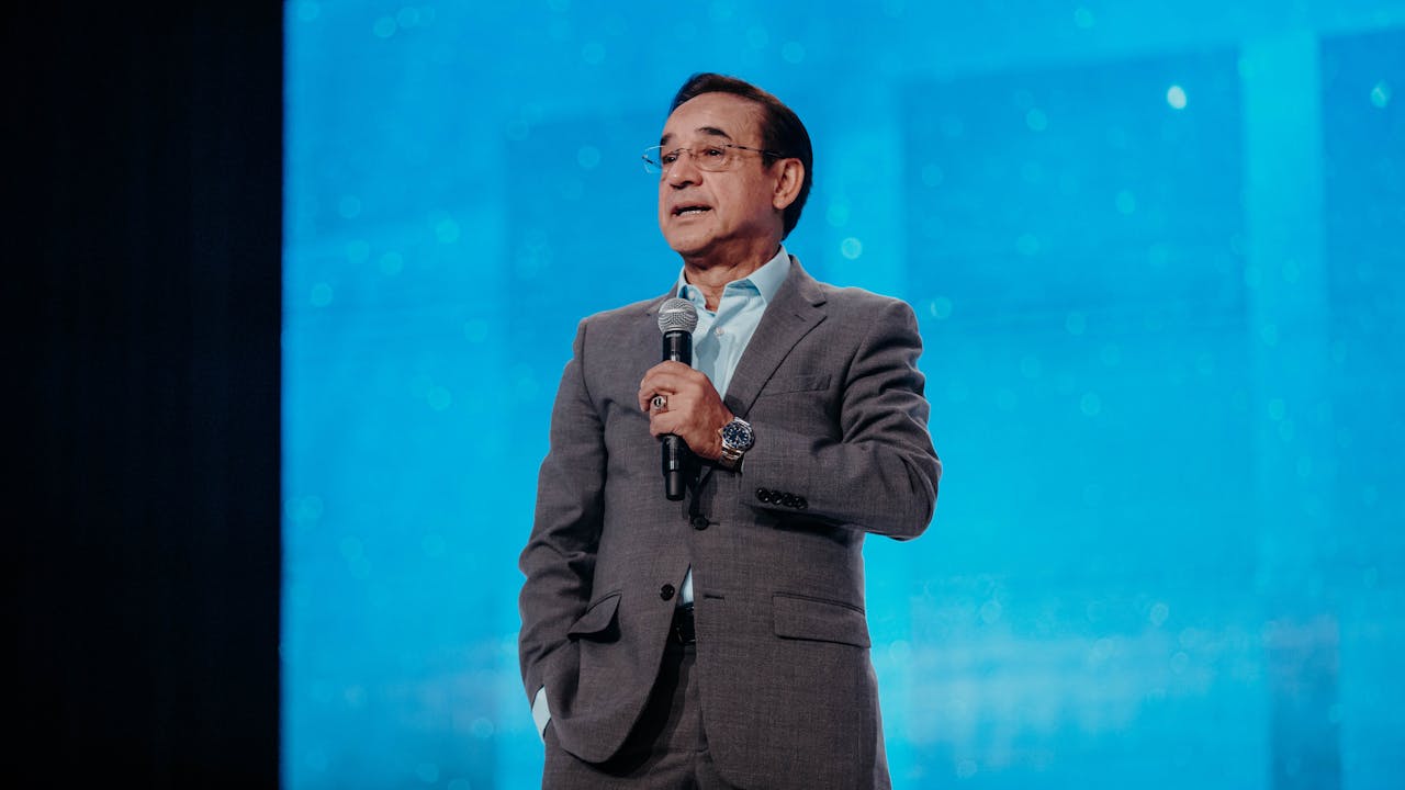 The offering that pleases God - Pastor César Castellanos - G12TV