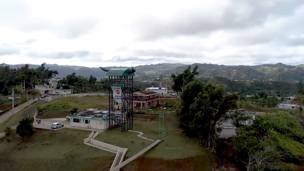Jimmy Fallon freaks out riding Puerto Rico's monster zip line at Toro ...