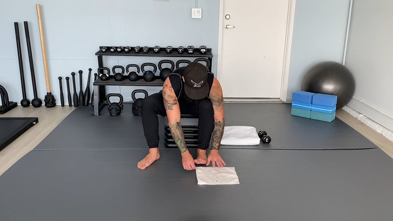 Short Class 14: Intrinsic Foot Strengthening - Class Focus: ANKLE, KNEE ...