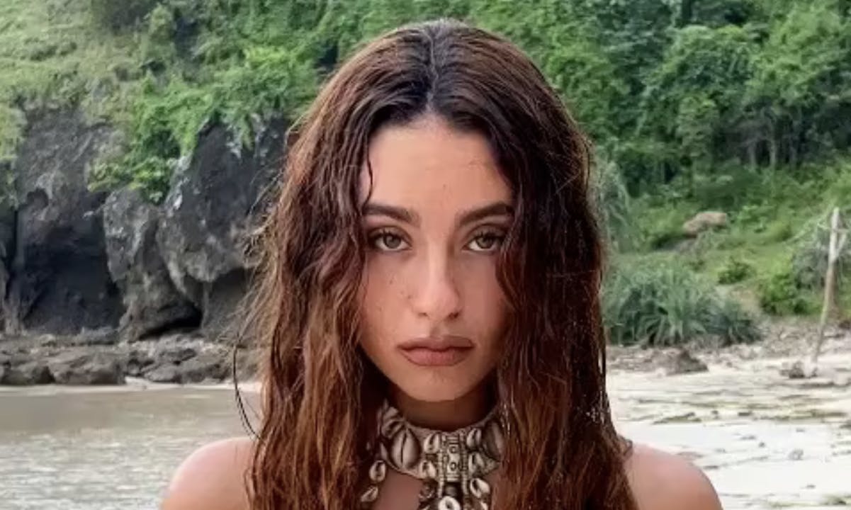 Carla Guetta Blue bottoms - Behind the Scenes playlist - LIVE FAST MAGAZINE