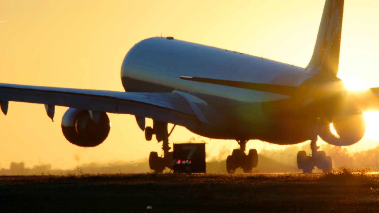 Plane Spotting - Living in the Age of Airplanes - Terwilliger Productions