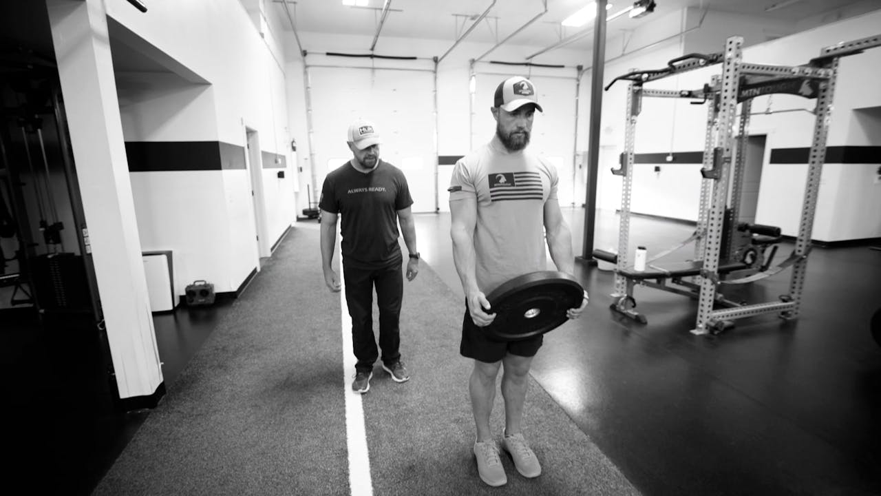 MTNTOUGH Form - Plate Lunge with Twist - MTNTOUGH+ Fitness Programs