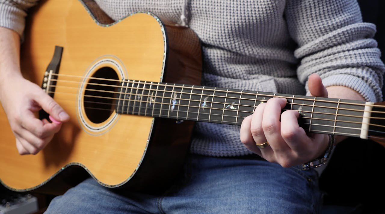Moveable Chord Shapes That Sound Great on Acoustic Guitar - Acoustic ...