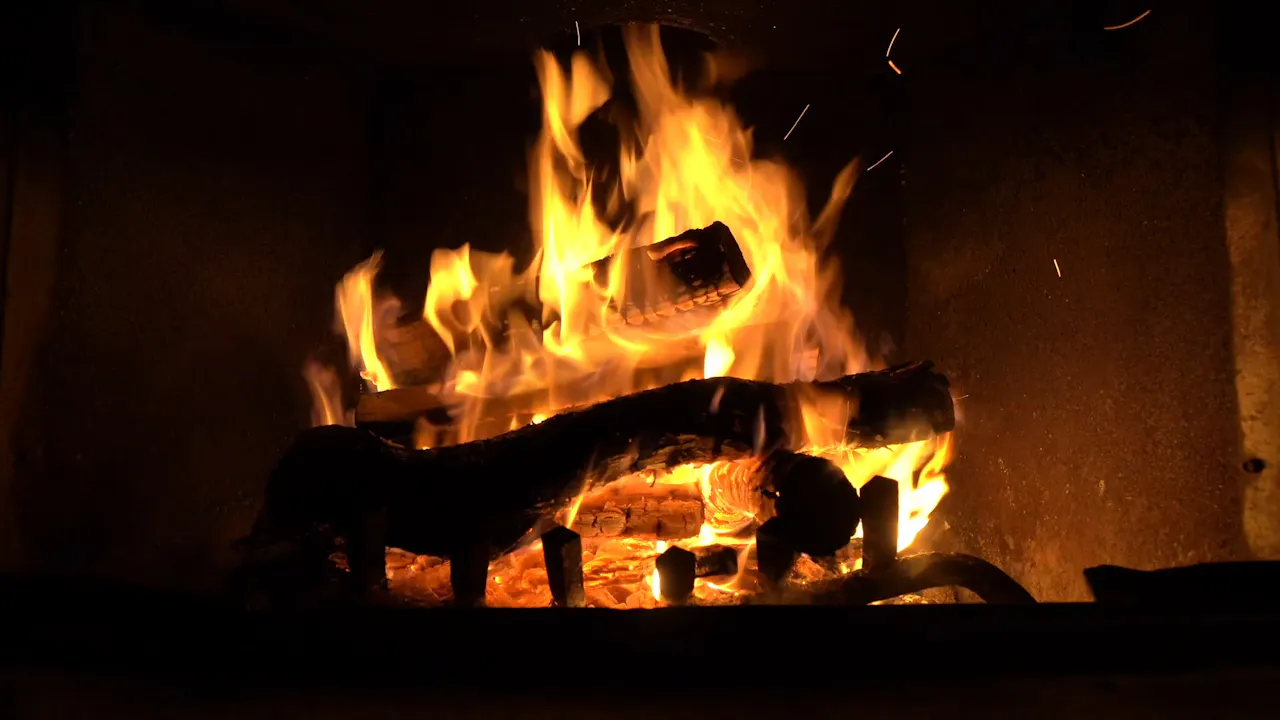 4K Crackling Fireplace - 4 Hour Static Nature Scene + Sounds ...