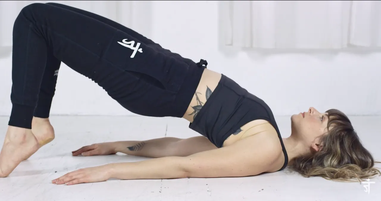 Functional Movement Class with Amanda | Level 2 (5 Mins) - Movement ...