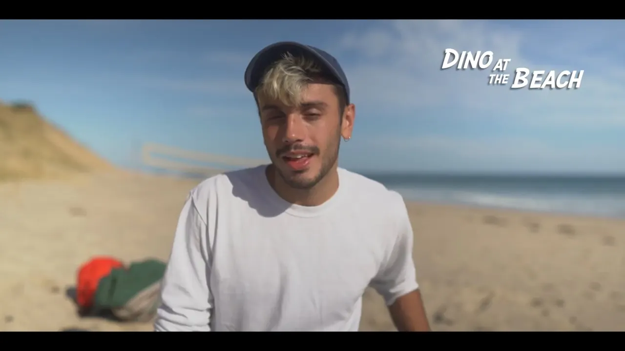 Featurette w/ Cast Mateo Correa and Devon McDowell ("Dino at the Beach ...