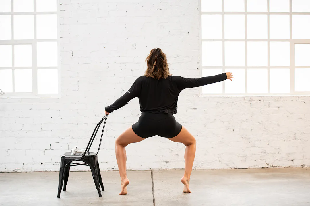 Fri 20/11 6:30am AEST | Barre Burn With Bec - Peaches Pilates Online