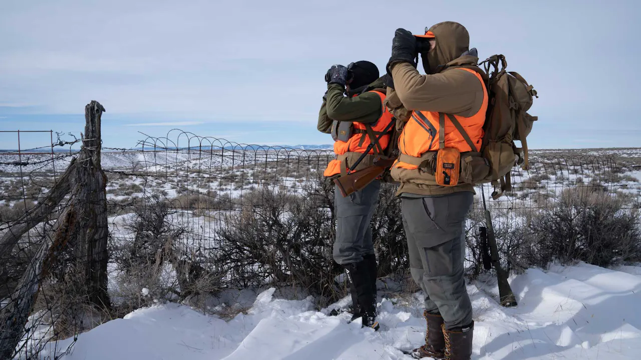 Hunting in Freezing Temps | Montana Crew Deer Hunt (EP.2) - 2022 ...