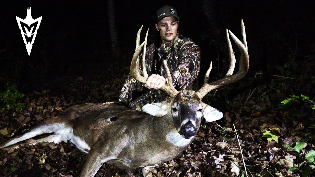 Giant 170" 8 Point, Epic Hunt Over A Decoy | Midwest Whitetail - 2021 ...