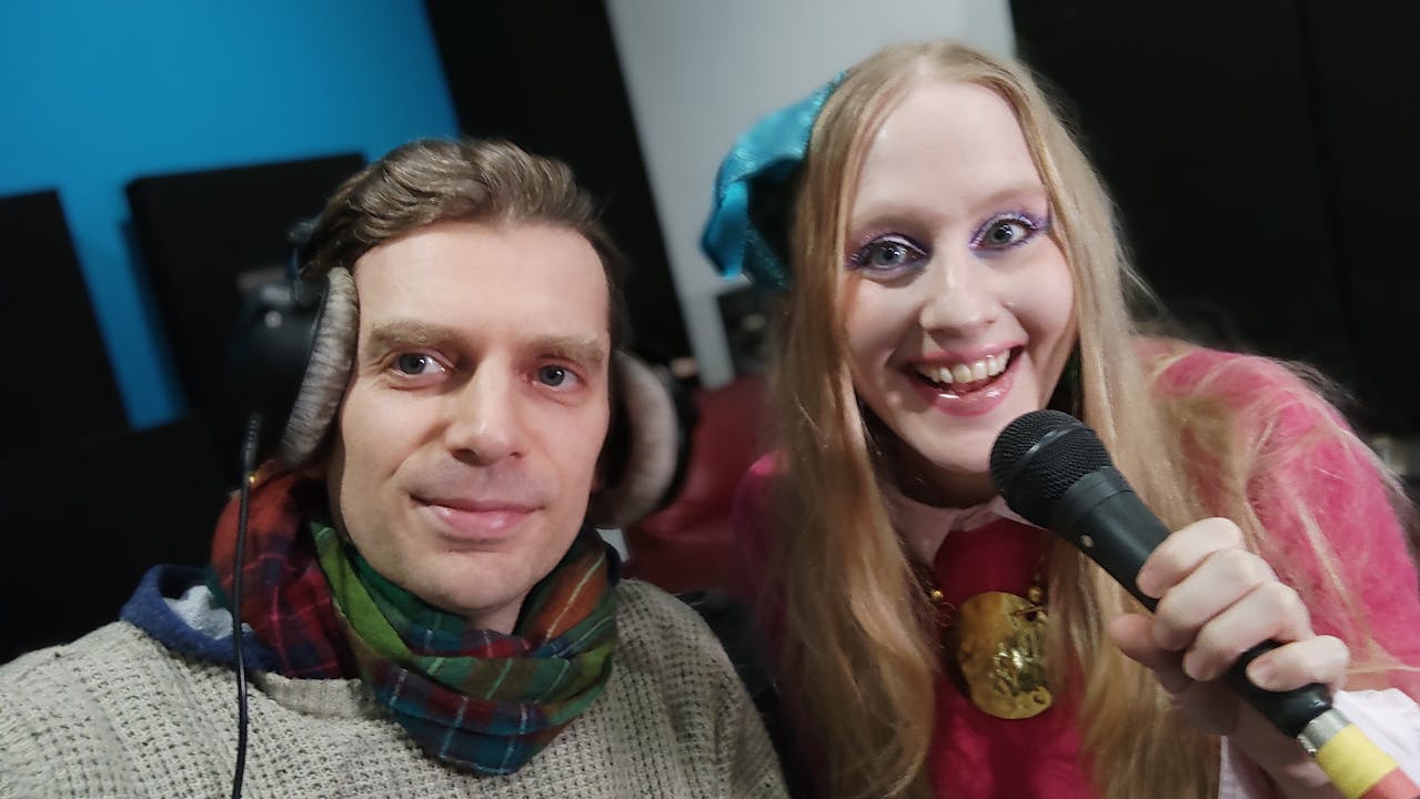 WAVING AT MY GRAN IN THE AUDIENCE #131 - Lucy Musings Podcast - Thomas ...