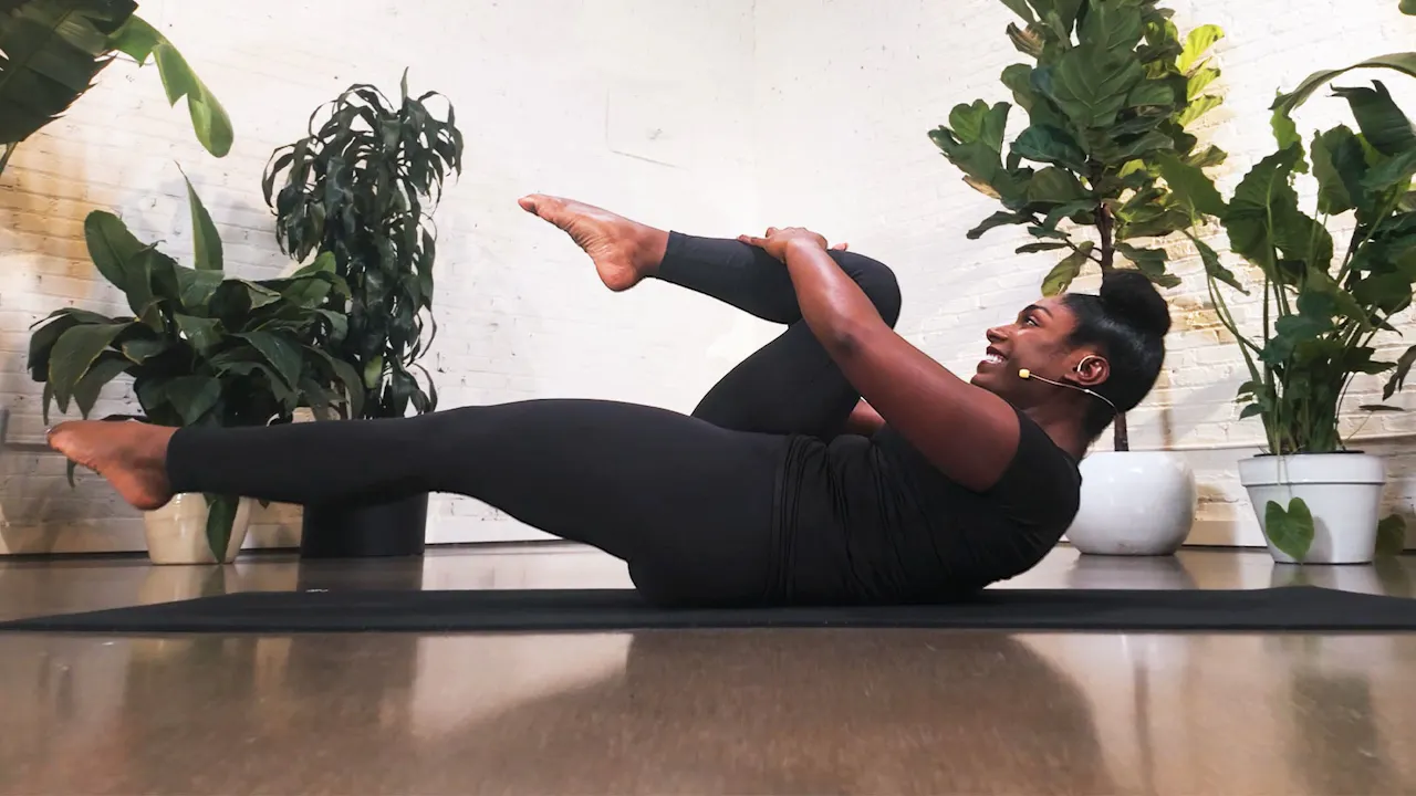15-Minute Mat Pilates | Abs & Glutes - Sweat Factor - The Best At Home ...