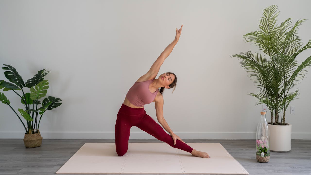 Full Body Pilates Burn | 30 mins - Full Body - DAILY THRIVE by Vicky Justiz