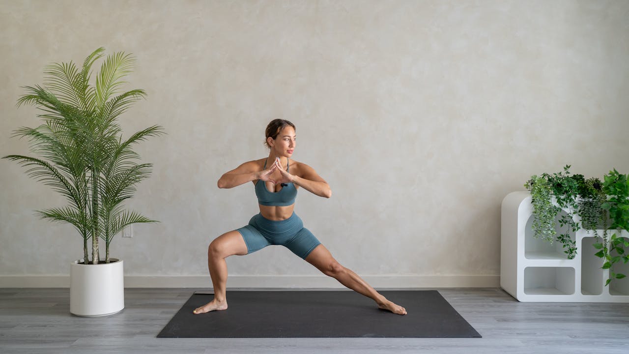 10 MIN WARM UP & MOBILITY - Full Body - DAILY THRIVE by Vicky Justiz