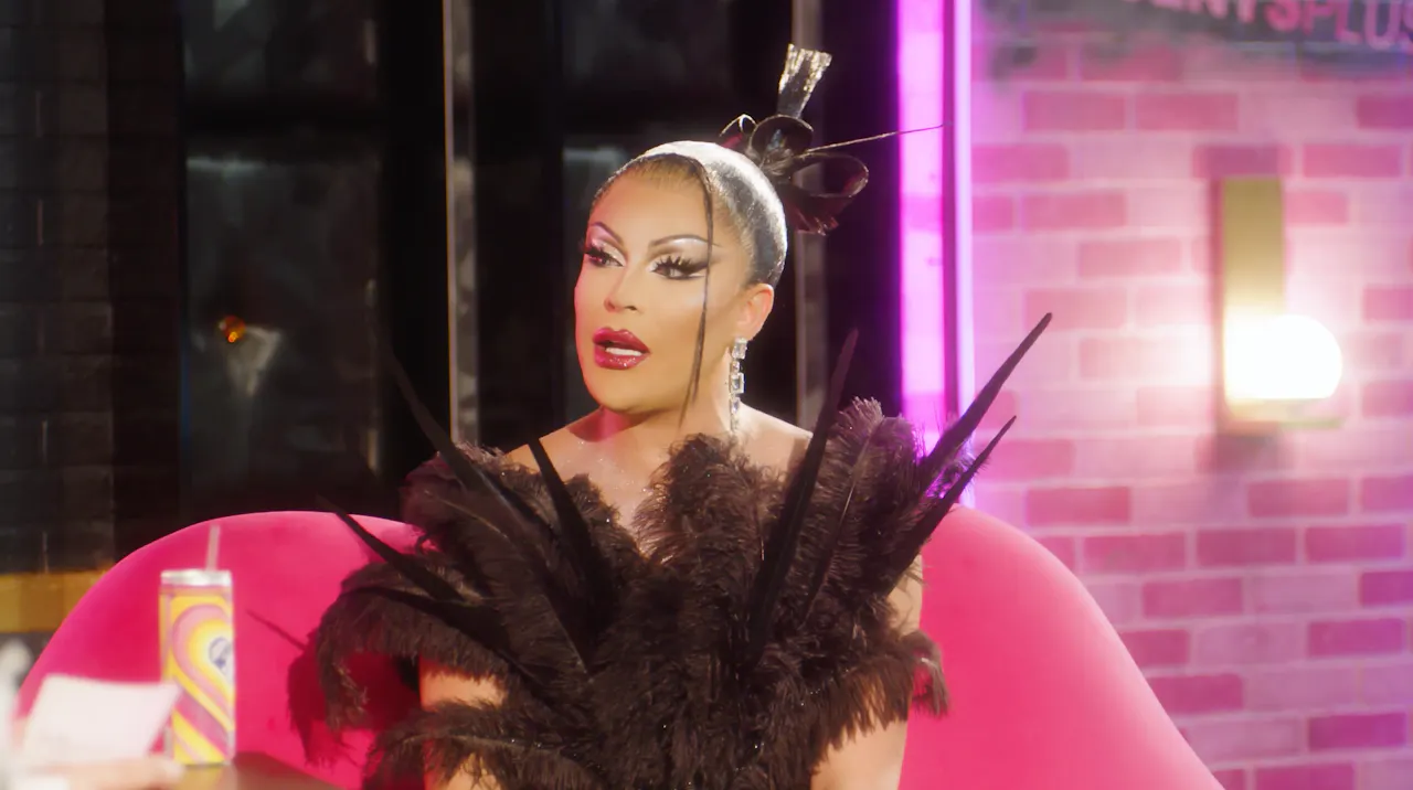 Hey Qween! LIVE From RuPaul's DragCon - Envy Peru - Season 2 - WOW ...