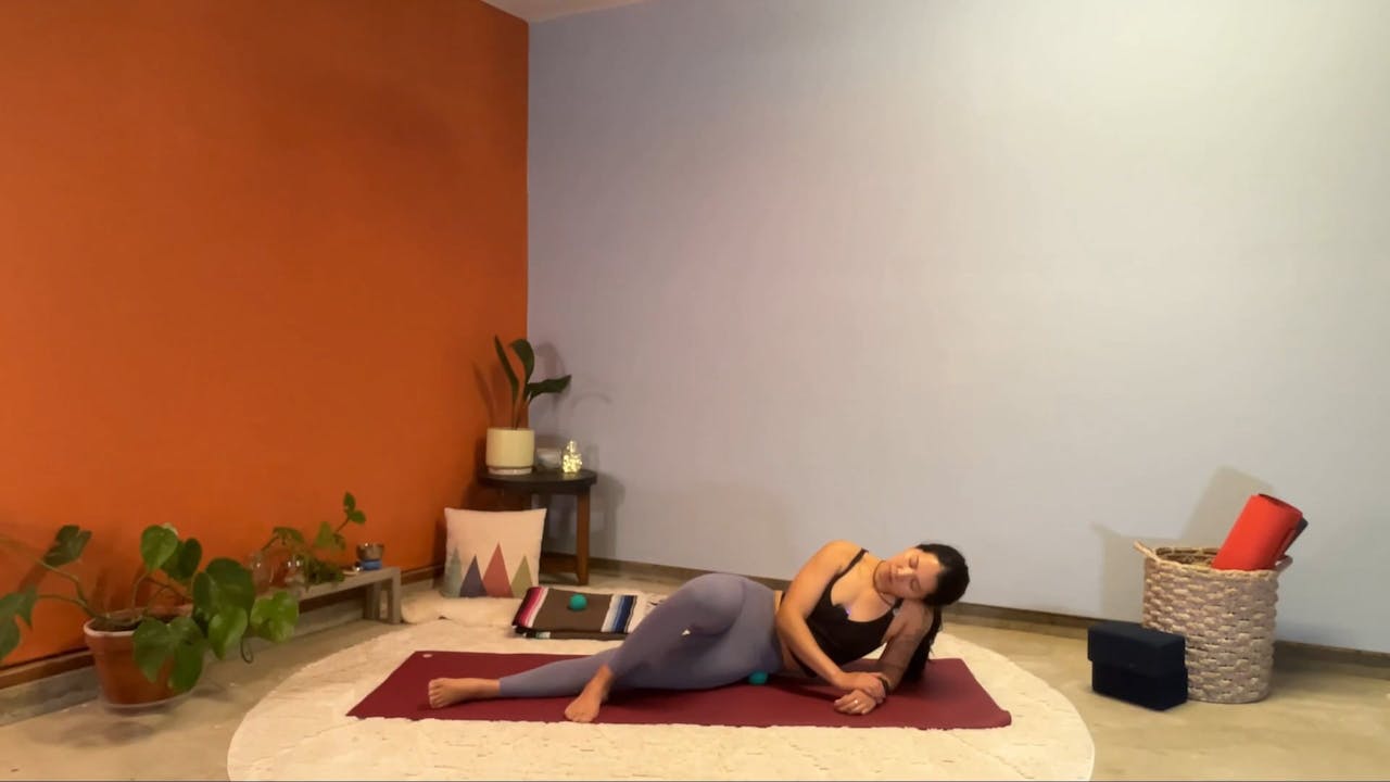 20 min Hips, Hip Flexors & Quads w/ Elena - YogaWorks