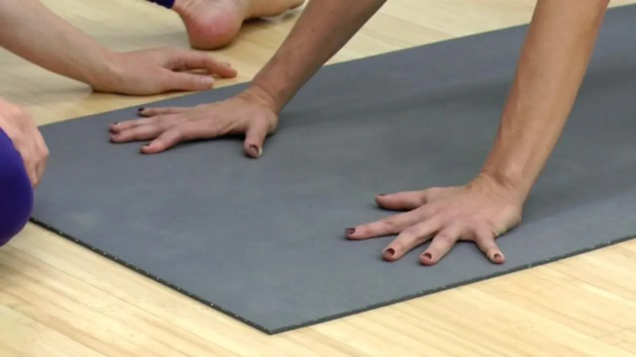 5 minute Yoga Hands: Birgitte - YogaWorks