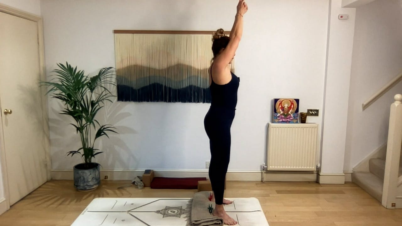 75 min Vinyasa Flow level 2/3 w/ Mia - Summer Solstice Flow - 6/20/2024 ...