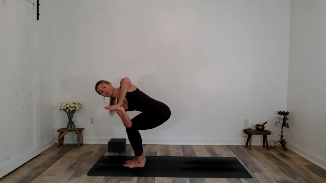 30 min Advanced Yoga - Arm Balances w/ Ashley - YogaWorks