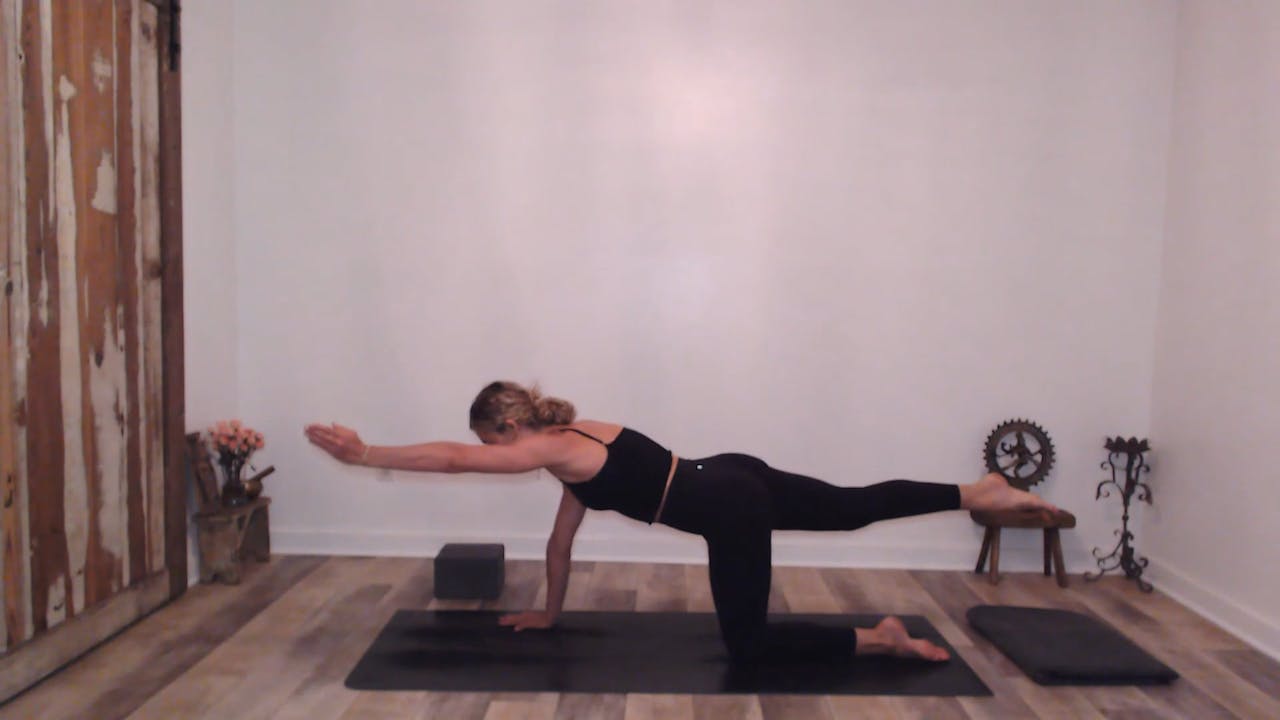 45 min Vinyasa w/ Ashley - Set the Tone for your Day 06/22/2023 - YogaWorks