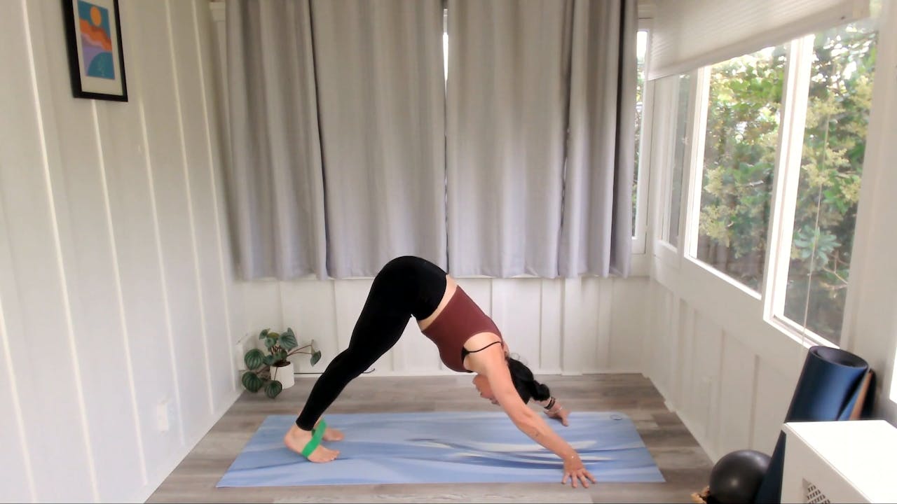 30 min - Core Blast - w/ Tracy- Bands & Bodyweight - 06/02/23 - YogaWorks