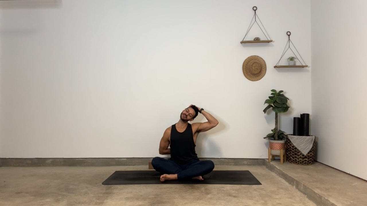 30 min Slow Wake-Up Flow w/ Gustavo - YogaWorks