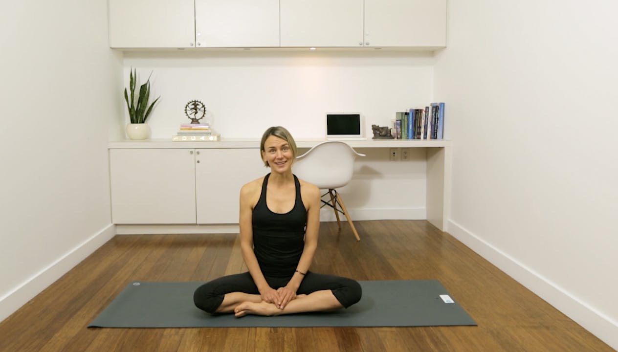 Tutorial: What Makes YHot Unique (5 min) — with Lisa Sanson - YYOGA at Home