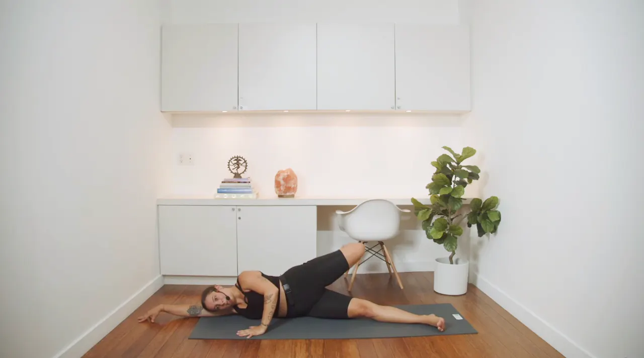 Pilates & Stretch (40 min) - with Kyra Morrison - Kyra Morrison - YYOGA ...
