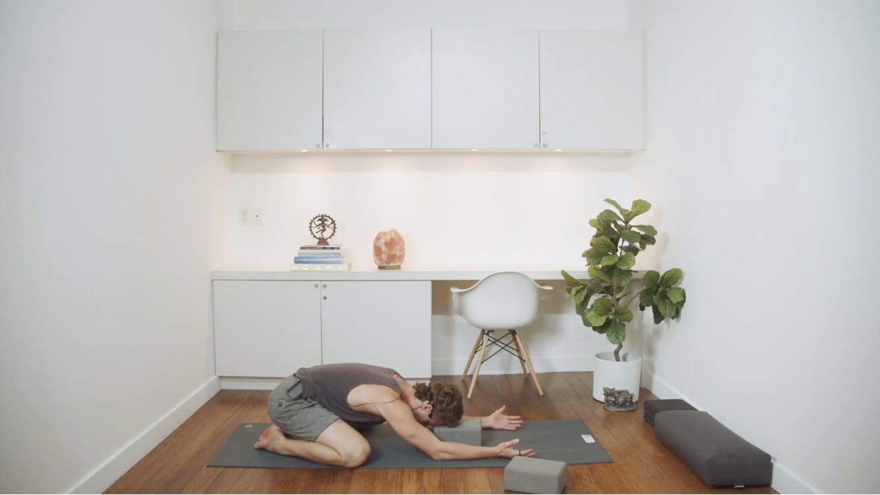 Nightly Wind Down (20 min) - with Connor Roff - Connor Roff - YYOGA at Home