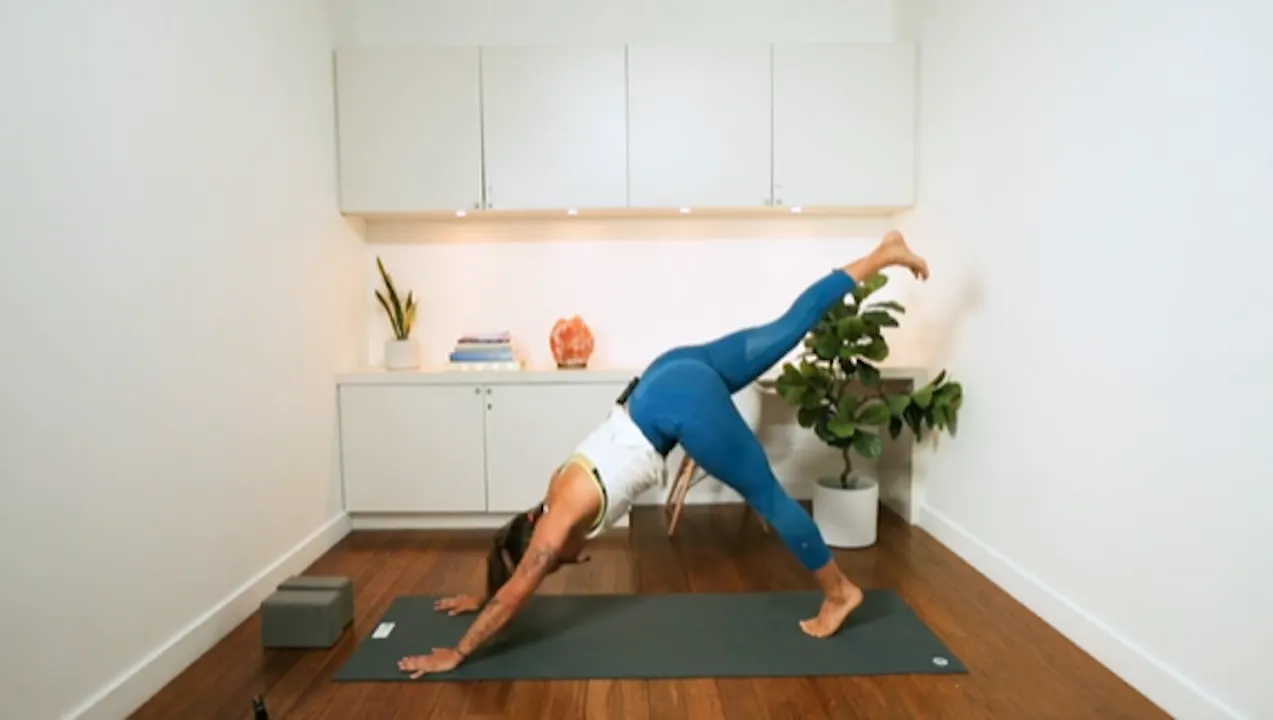 Arms & Abs Power (25 min) - with Kyra Morrison - Kyra Morrison - YYOGA ...