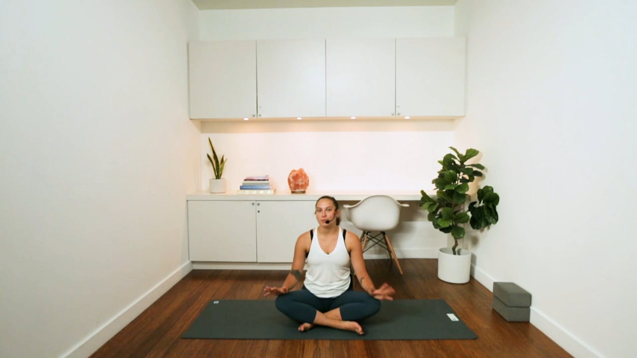 Fiery Flow Yoga (55 min) - with Kyra Morrison - YYOGA at Home