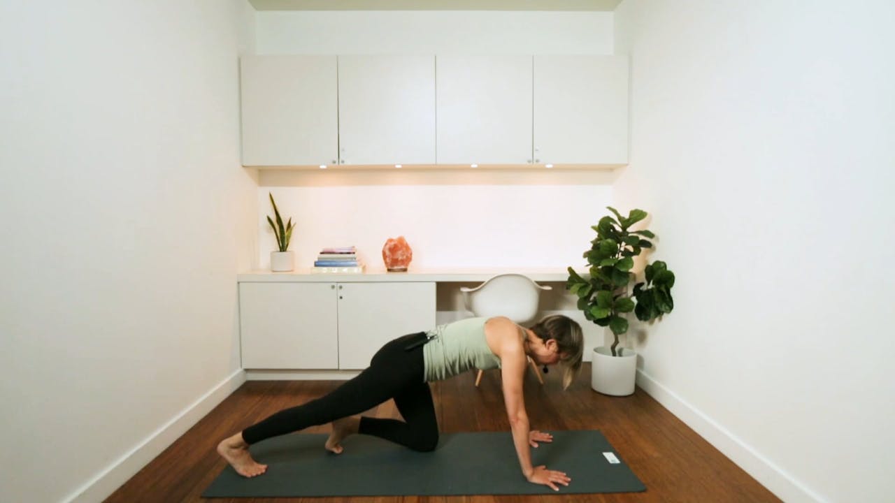 Find Your Centre Flow (60 min) - with Lisa Sanson - Lisa Sanson - YYOGA ...