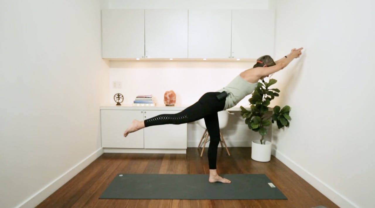 Solid & Centred Flow (55 min) - with Lisa Sanson - Lisa Sanson - YYOGA ...